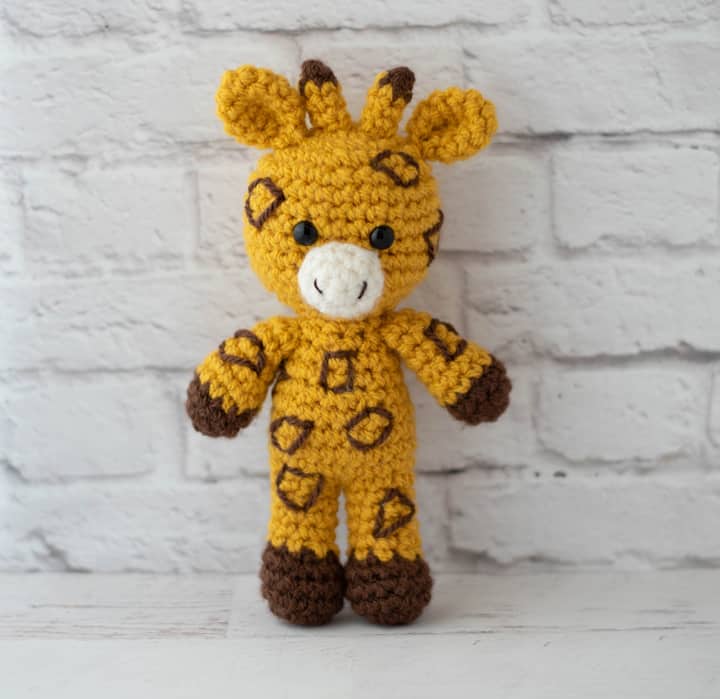 Gigi: A Crochet Giraffe to Delight Your Soul - Crochet 365 Knit Too